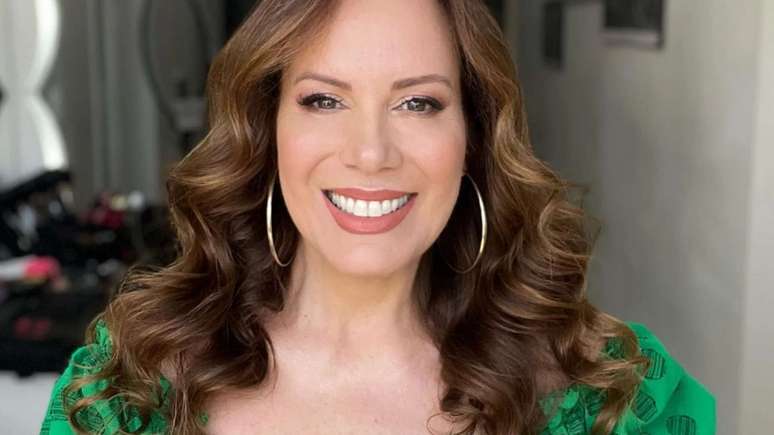 Regina Volpato comemora volta ao SBT após anos longe da emissora