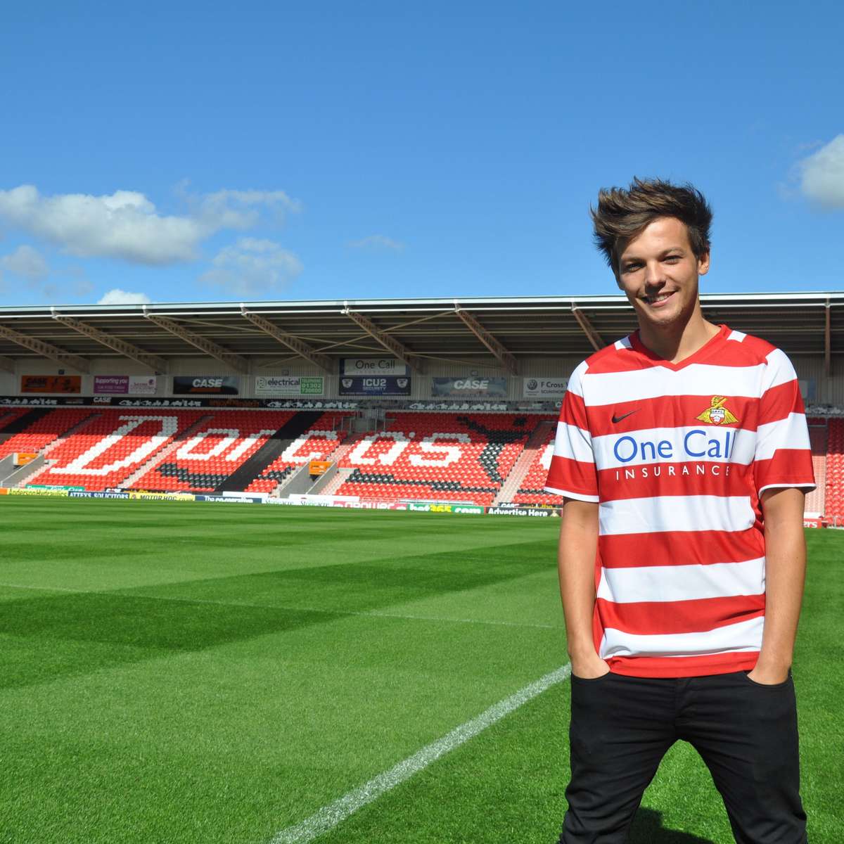 One Direction Jogando Futebol