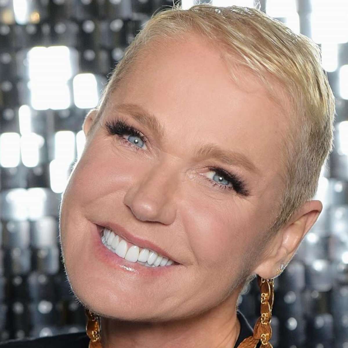 Xuxa Internada Xuxa é Internada E Passa Por Lipoaspiração No Fim De