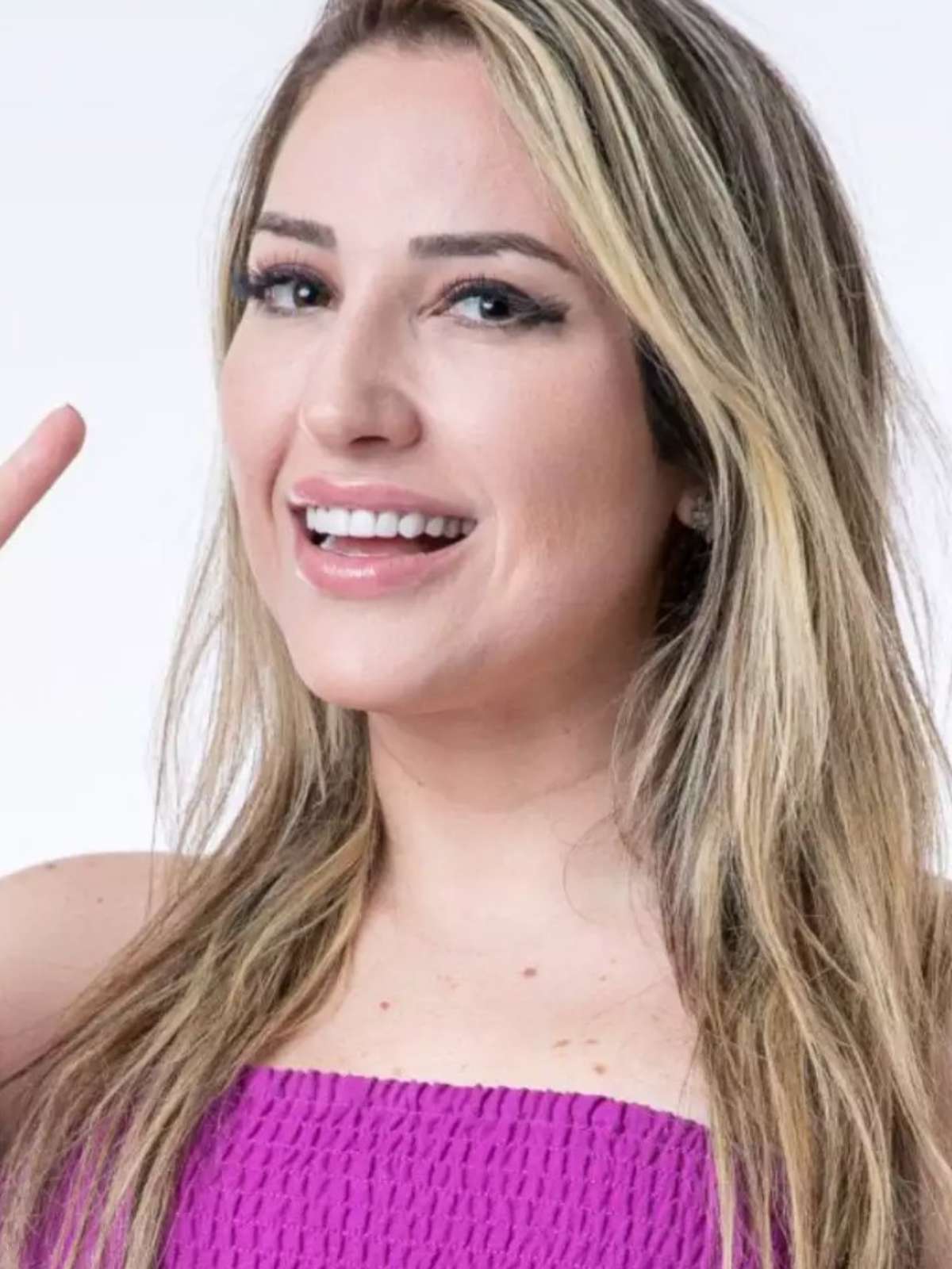 Amanda Mora's Instagram, Twitter & Facebook on IDCrawl