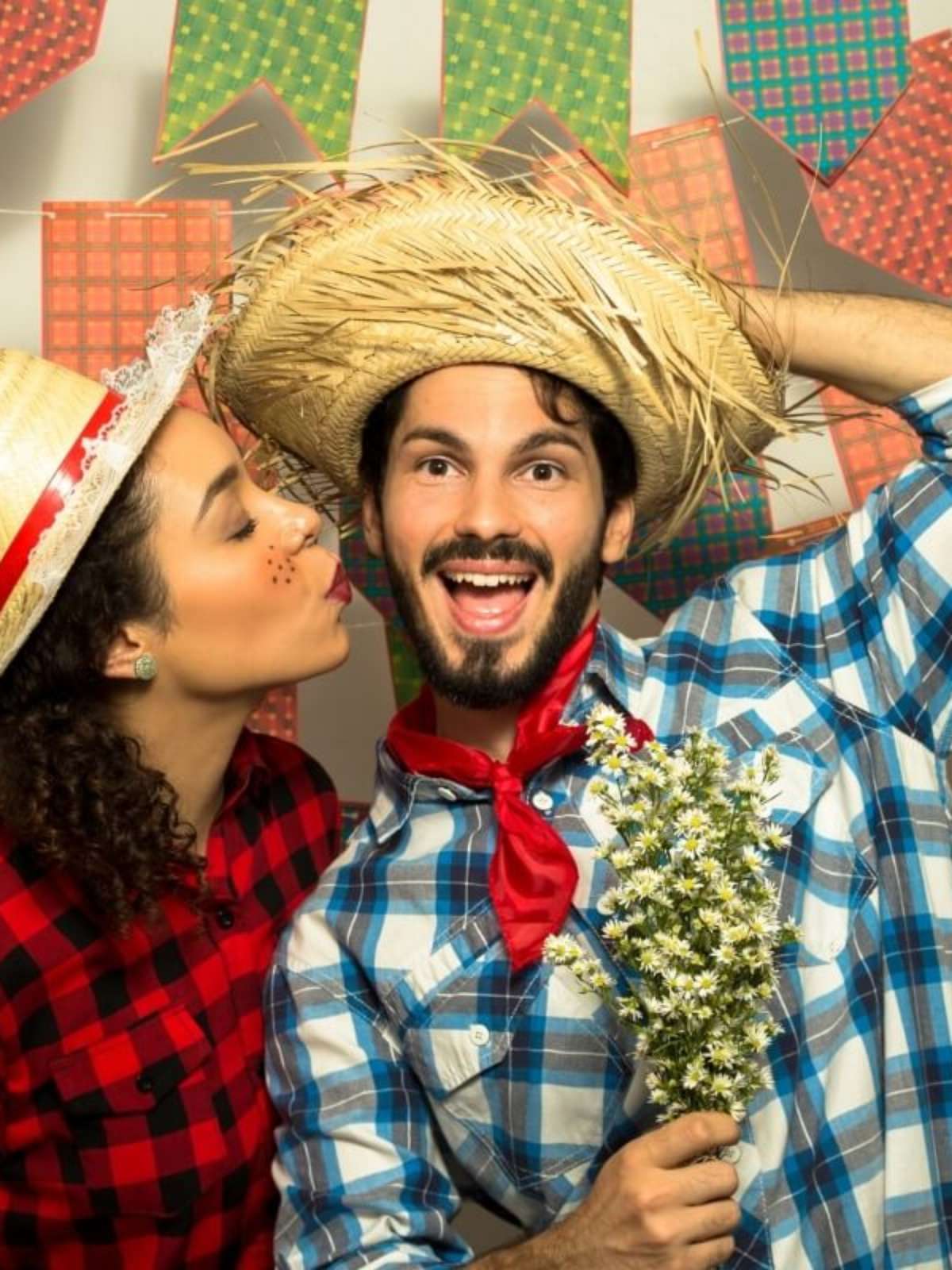 Os santos e simpatias da Festa Junina.pptx🎈 Descubra agora e aproveite cada momento!