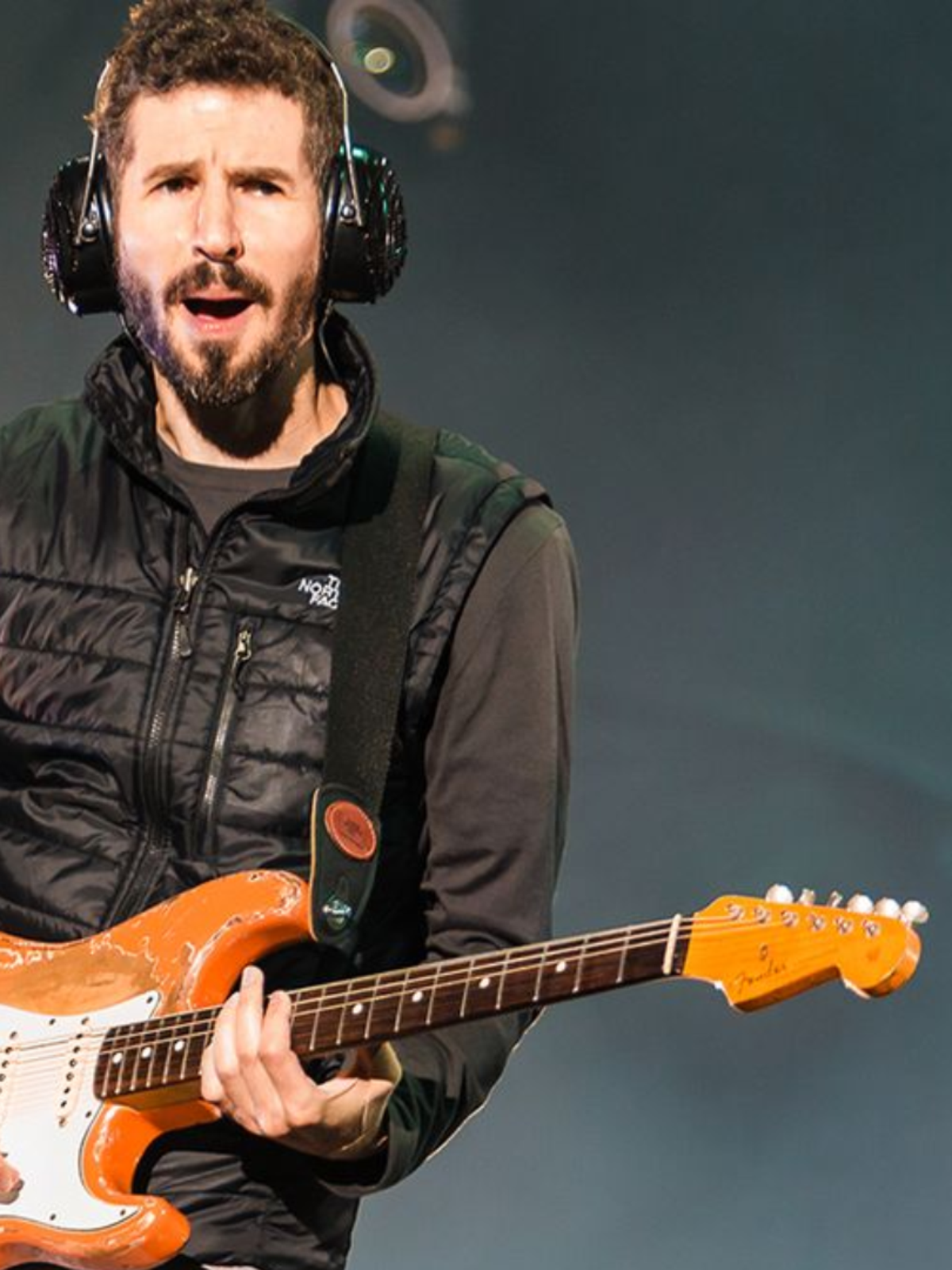 Guitarrista Do Linkin Park Brad Delson Of Linkin Park Performs On