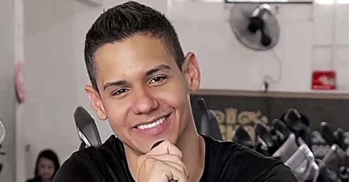 Lembra do Darkson? Locutores de rua atraem clientes com o gogó
