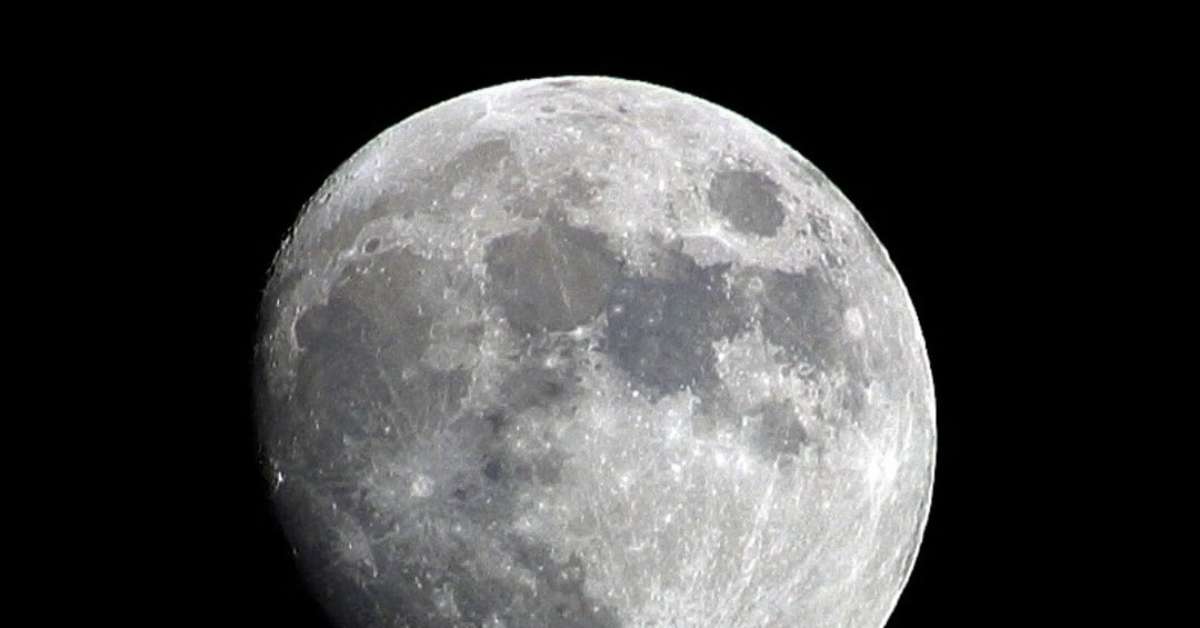 Cientistas fazem nova descoberta de água na Lua