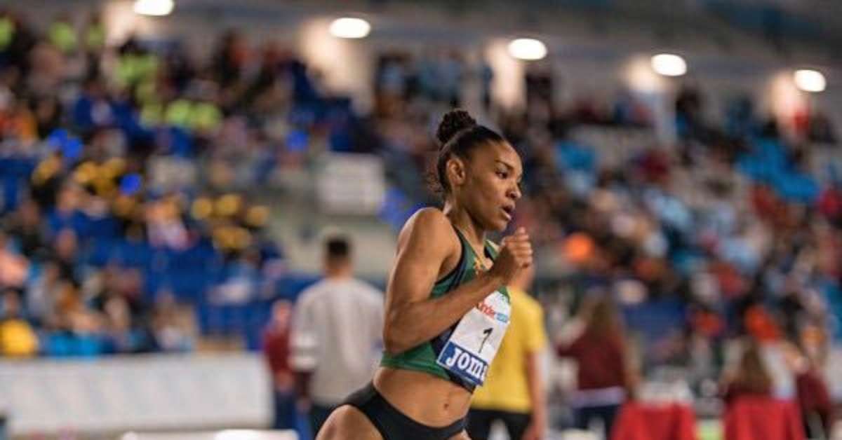 Do atletismo ao futebol: conheça a história da atacante prodígio da Espanha