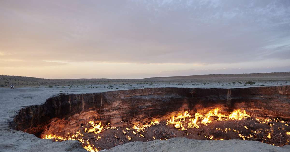 Conheça a 'Porta do Inferno', buraco aberto há mais de 50 anos