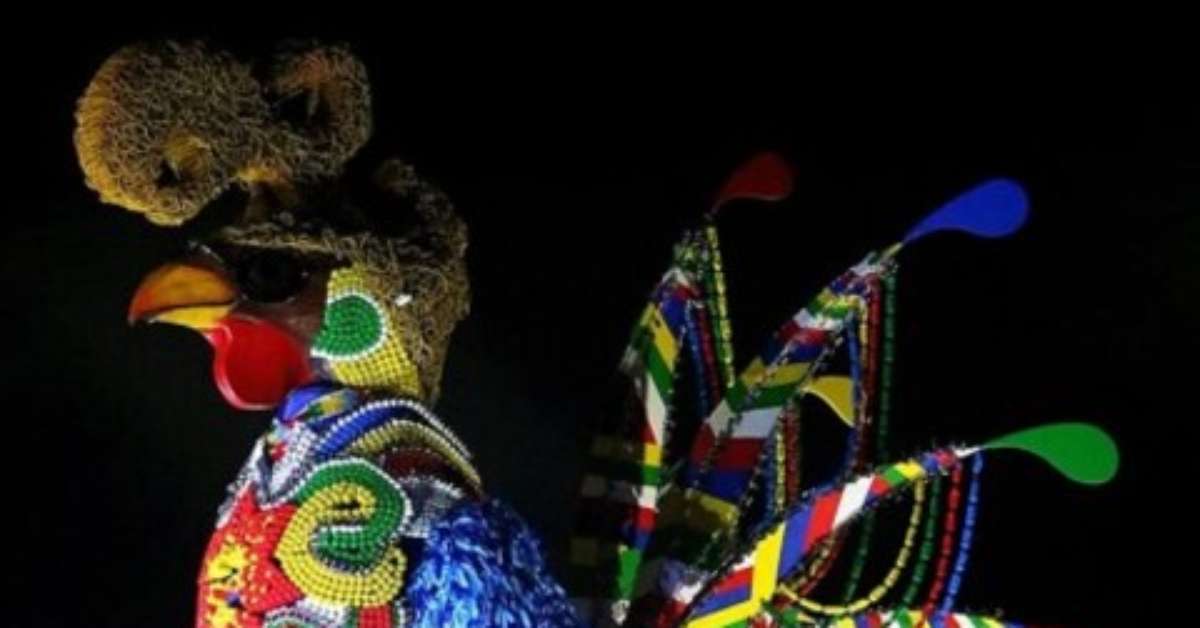 Subida do Galo Gigante anuncia a chegada do Carnaval do Recife