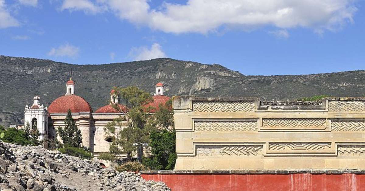 Arqueólogos descobrem em igreja católica uma 'passagem para o submundo' Arqueólogos descobrem em igreja católica uma 'passagem para o submundo'