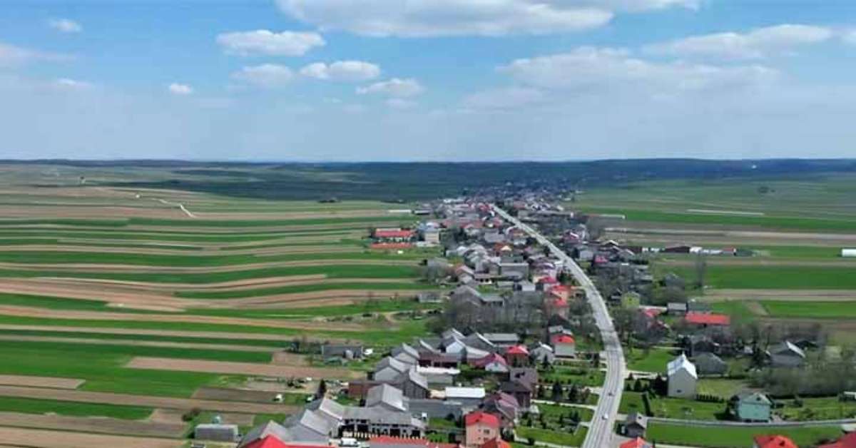 Se estende por 9 km: Conheça a cidade na Polônia construída ao longo de ...