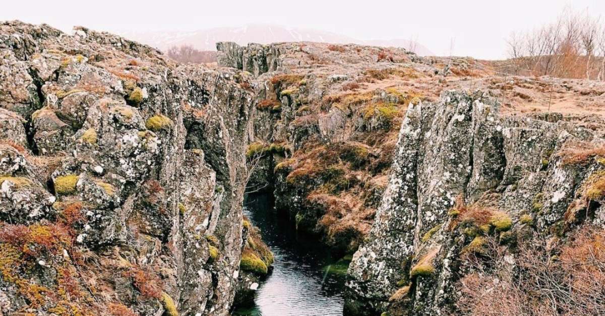 Fenda gigantesca divide dois continentes e atrai curiosidade
