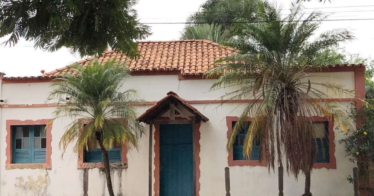 Entre arte, fé e cachoeiras: o vilarejo fascinante atravessado pelo ...