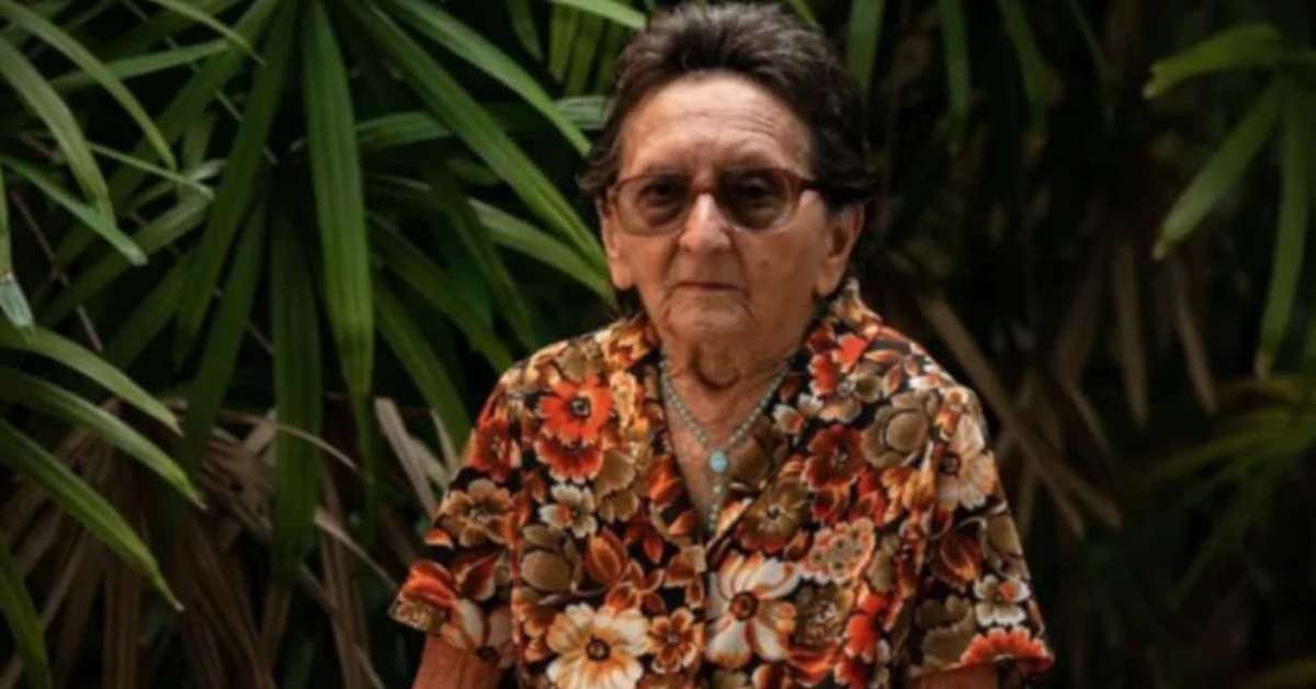 Elogiada pela naturalidade ao fumar no filme "O Agente Secreto", Tânia ...