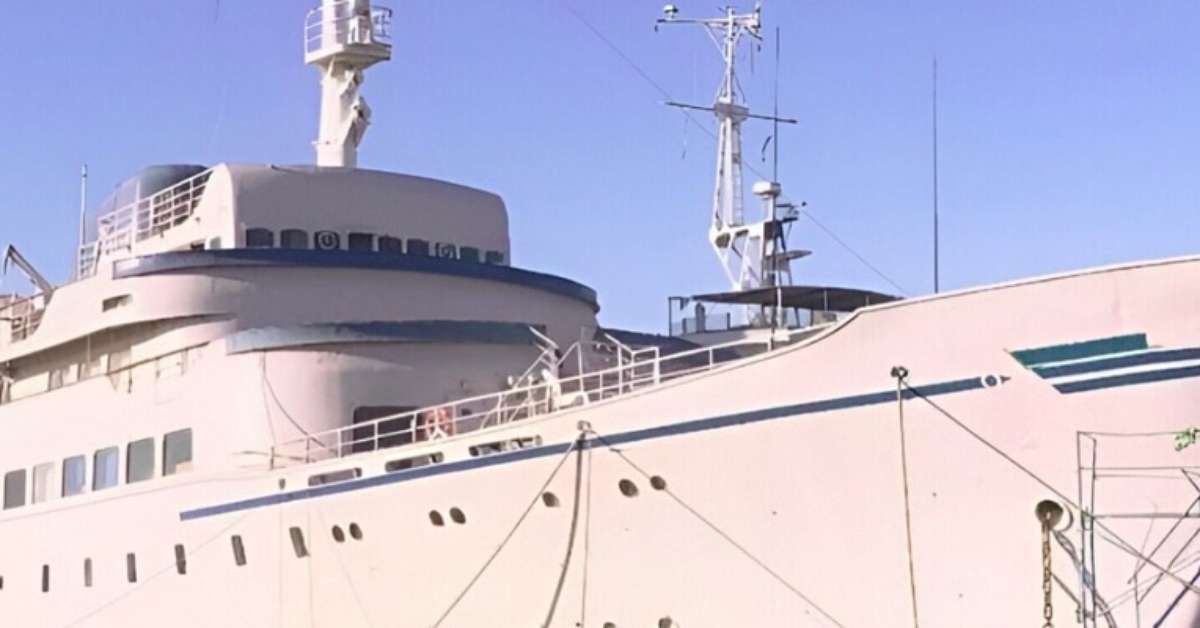 Por água abaixo: Empresário gasta milhões com restauração e navio afunda