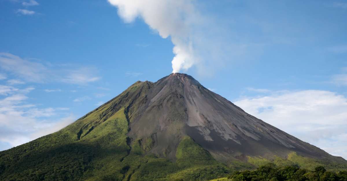 Vulcões inativos despertam interesse em turistas radicais
