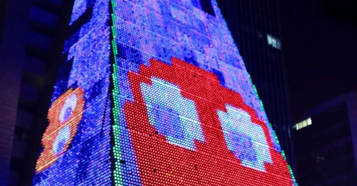 Fachada de prédio é transformada em videogame em mostra em SP