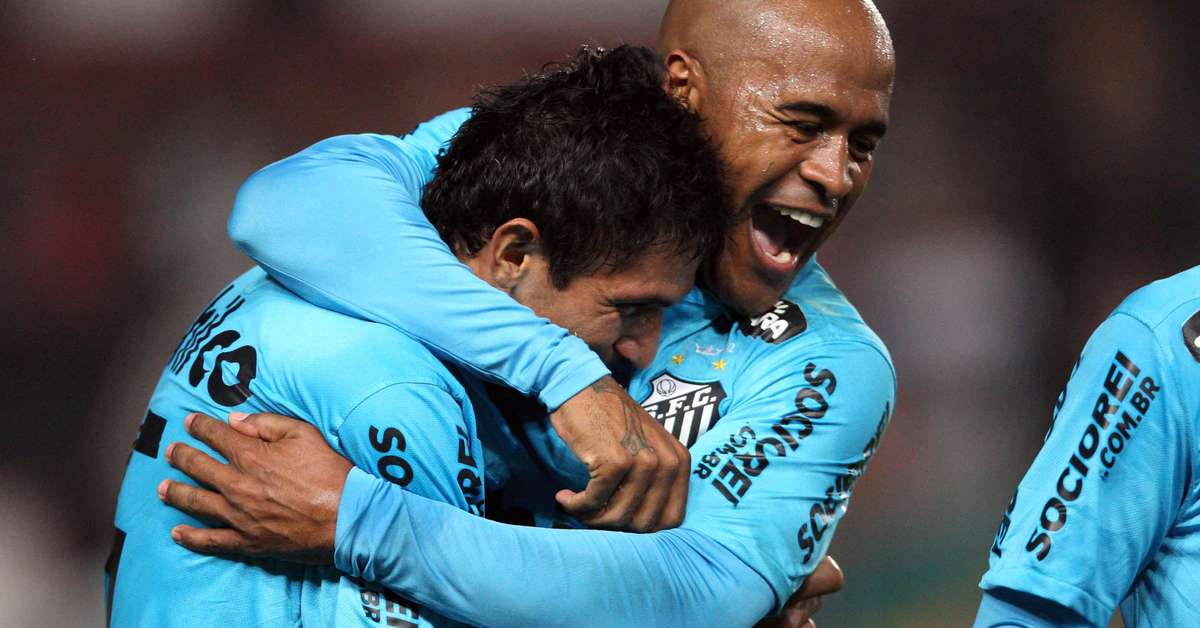 Durval salva, Santos vence Joinville fora e joga pelo empate na Vila