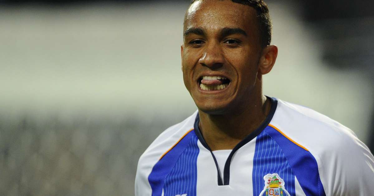 Real Madrid anuncia a contratação do lateral Danilo até 2021