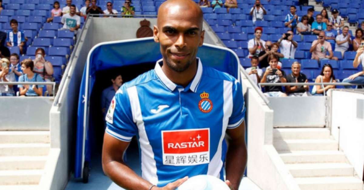 Naldo é apresentado no Espanyol: 'Espero dar muitas alegrias ao clube'