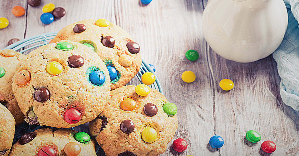 Cookies coloridos no micro-ondas