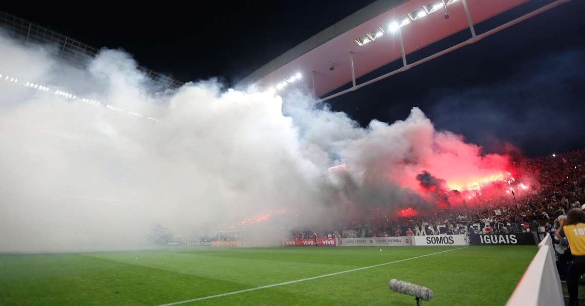 Corinthians perde mando por sinalizadores em jogo do título
