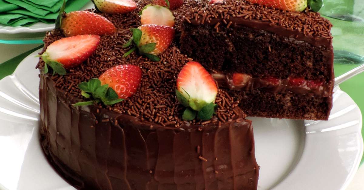 Bolo De Brigadeiro Com Morango