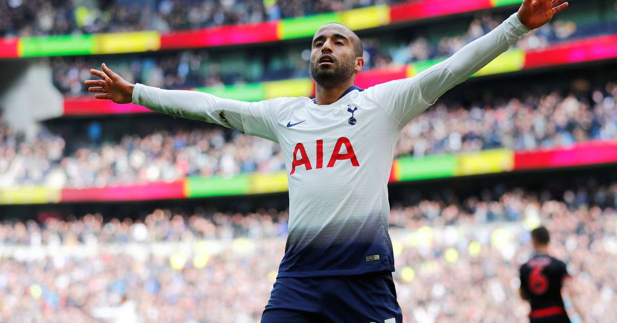 Lucas faz três, Tottenham goleia e sobe na tabela do Inglês