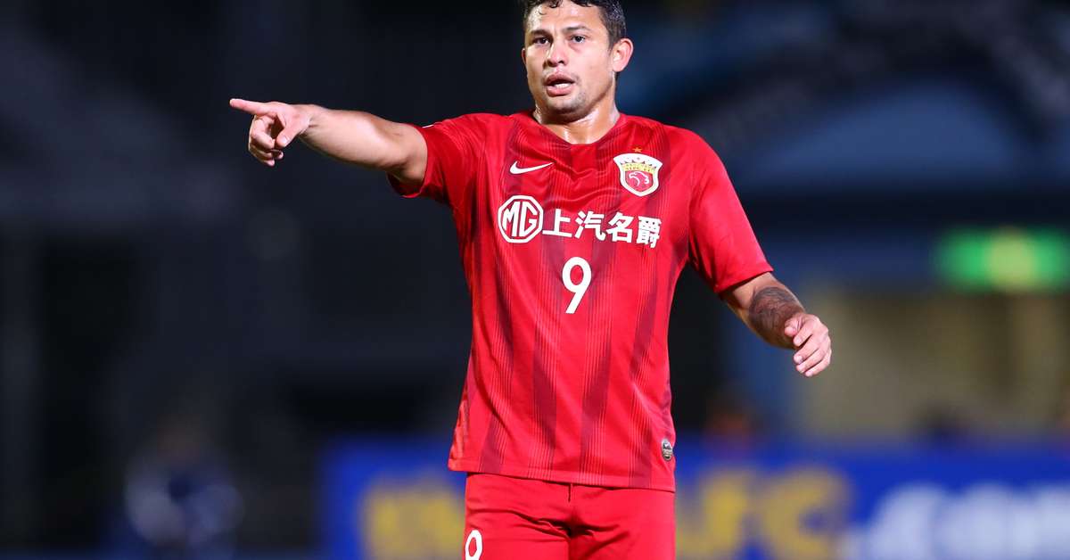 Brasileiro Elkeson é chamado para a seleção da China