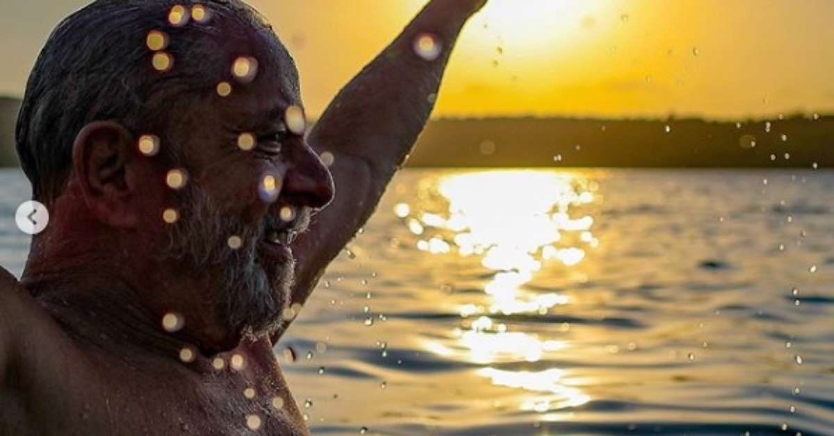 Lula posta foto no mar: "Reencontro com a liberdade"