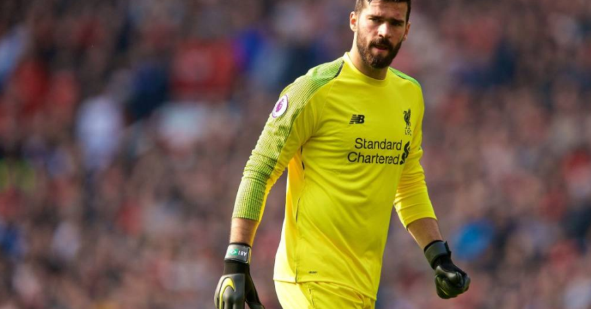 Alisson se lesiona e desfalca Liverpool e Seleção Brasileira