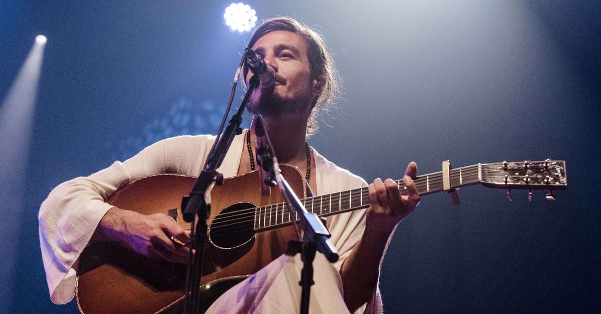 Tiago Iorc anuncia live musical com nova música
