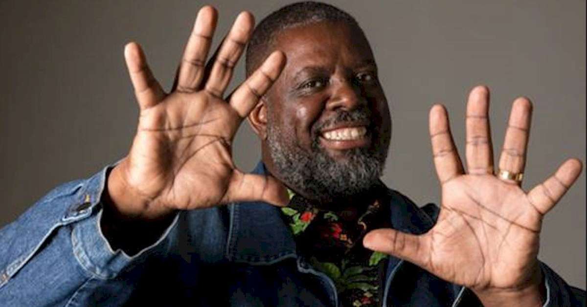 Péricles anuncia nova live "Samba do Rei" e EP "Pericão Retrô"