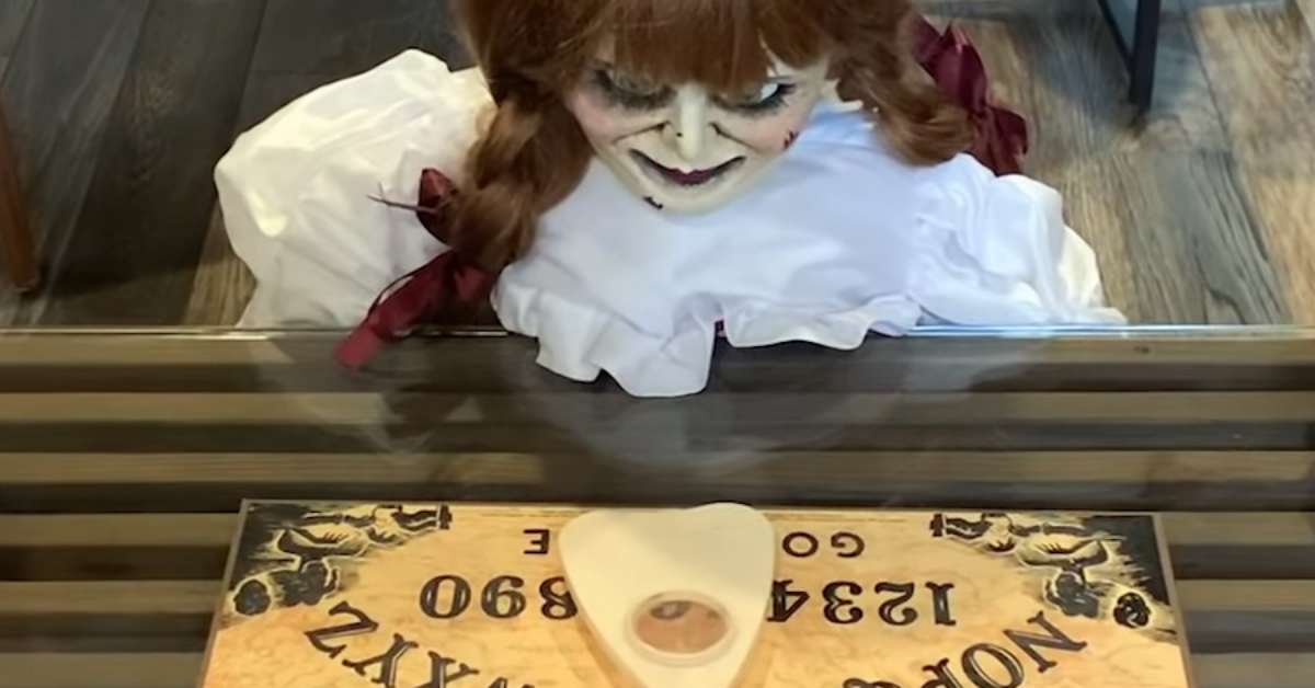 Warner revela o que a boneca Annabelle anda aprontando durante a pandemia