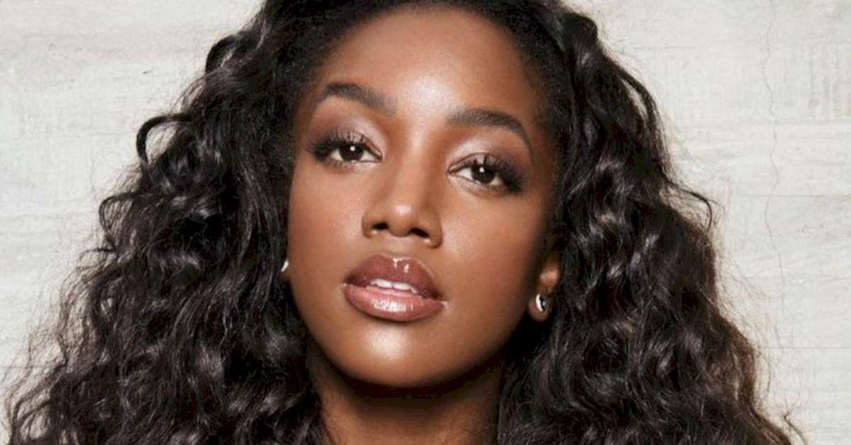 IZA anuncia que lançará novo álbum em 2021