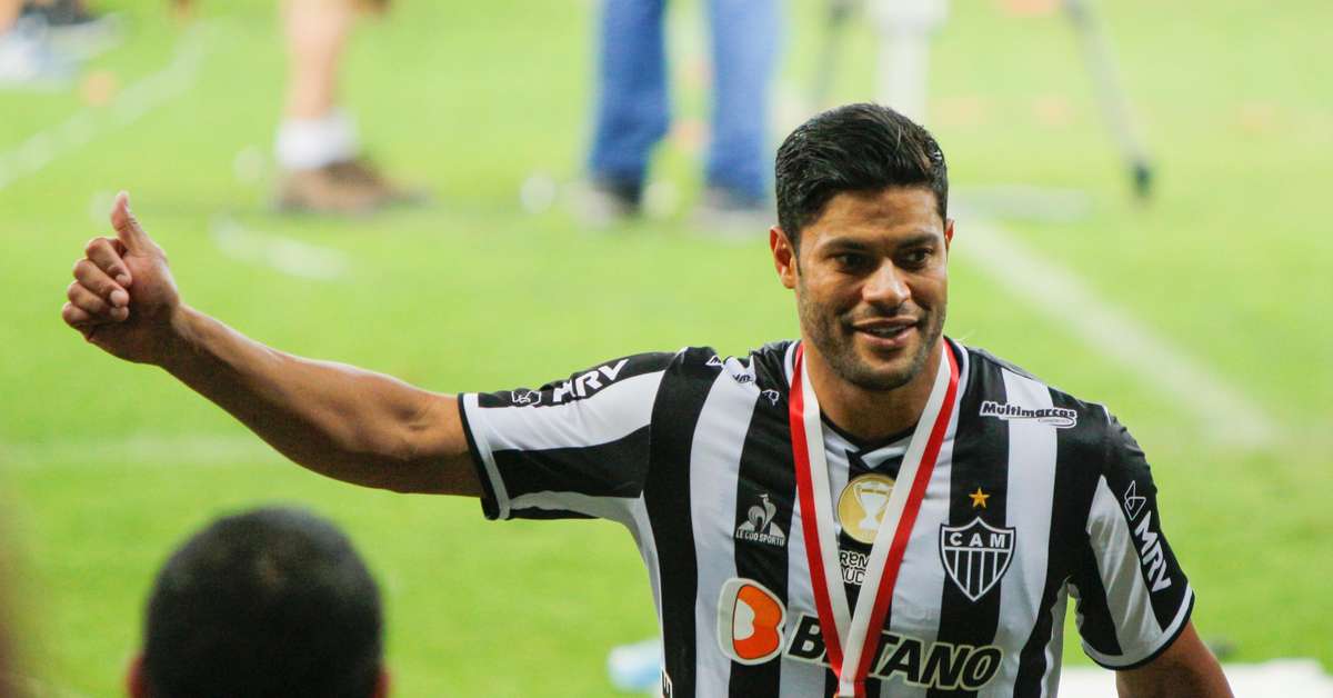 Hulk comemora 1º título no Brasil e dedica aos torcedores