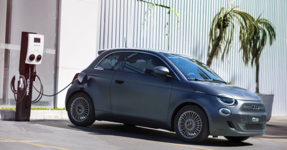 Stellantis lança Fiat 500 elétrico no Brasil