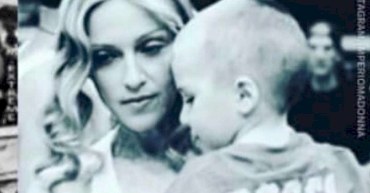 Madonna celebra aniversário do filho Rocco no Instagram com fotos raras