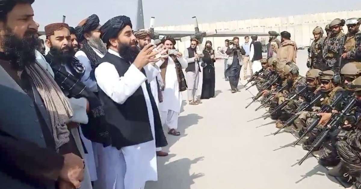 Talibã comemora vitória com saída dos EUA do Afeganistão