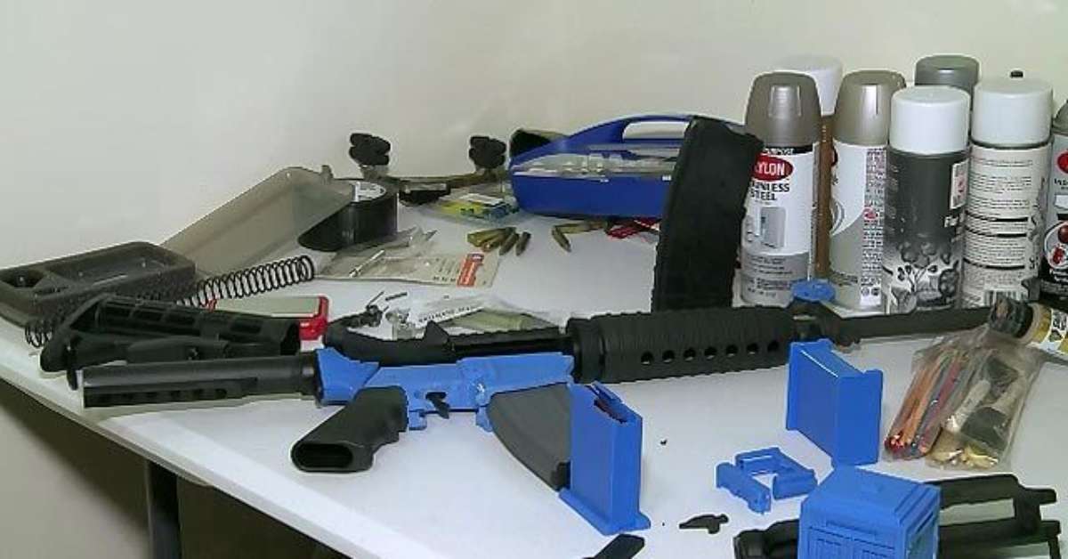 Homem cria arsenal com armas feitas em impressora 3D