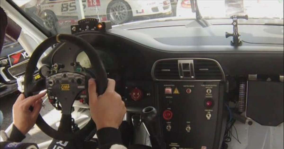 Conheça o cockpit do Porsche GT3 Cup