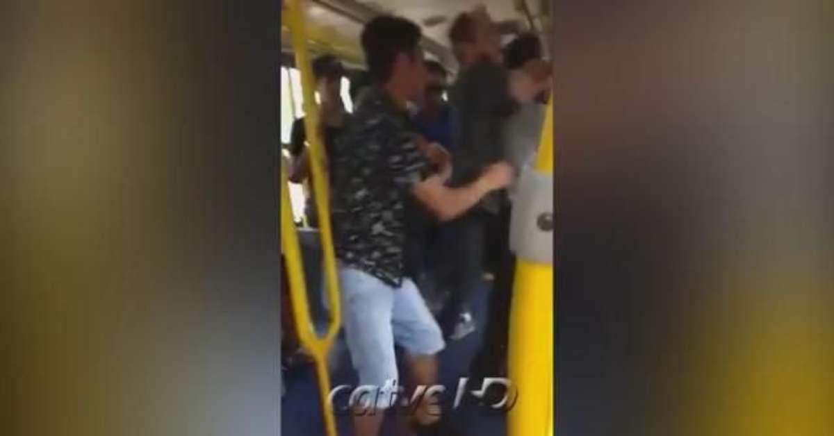 Homem Flagrado Abusando Moça Dentro De ônibus Em Curitiba