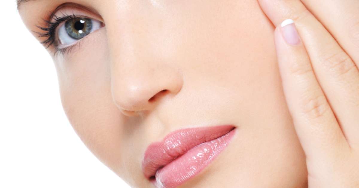 Peeling inibe vermelhidão no rosto e elimina rugas finas