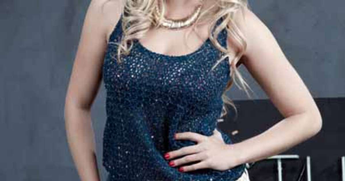 Veja fotos de Ellen Roche em campanha de marca de jeans