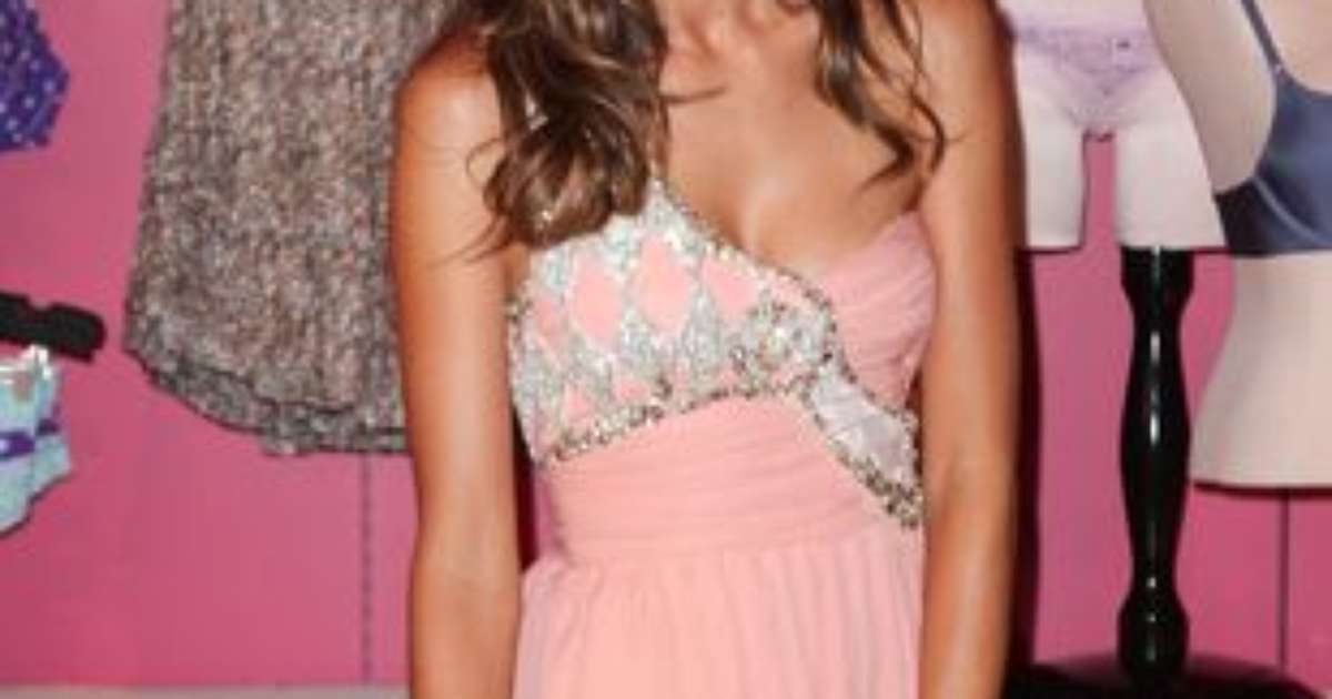 Alessandra Ambrosio Promove Lingerie Em Ny