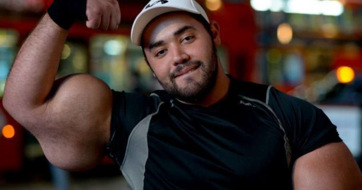 Popeye da vida real entra para o Guinness com maior bíceps