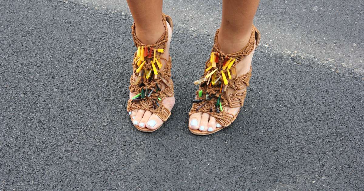 Fashionistas de Milão usam os mais variados estilos de sapatos