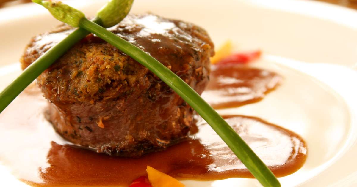 Veja receita de medalhão de filé mignon com crosta de baru