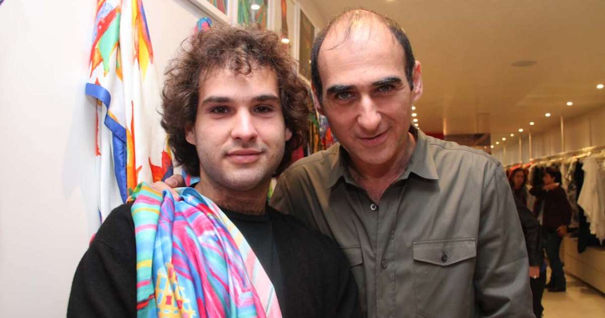 Confira as estampas exclusivas de lenços criadas por Arthur Slama