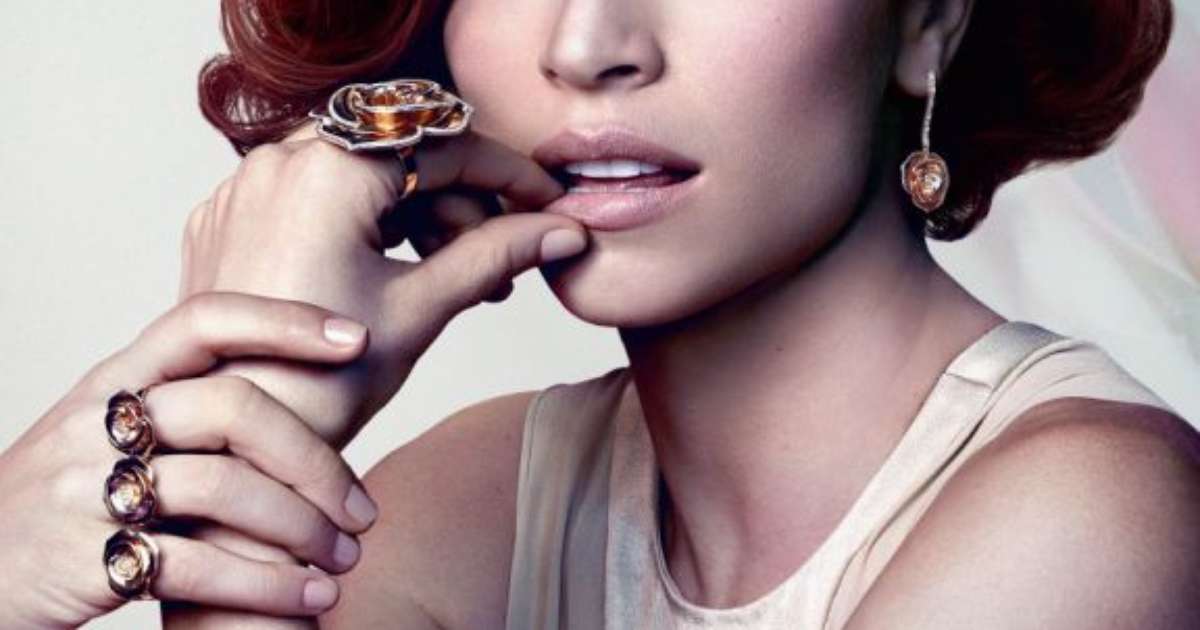 Grazi Massafera aparece ruiva em campanha de joias