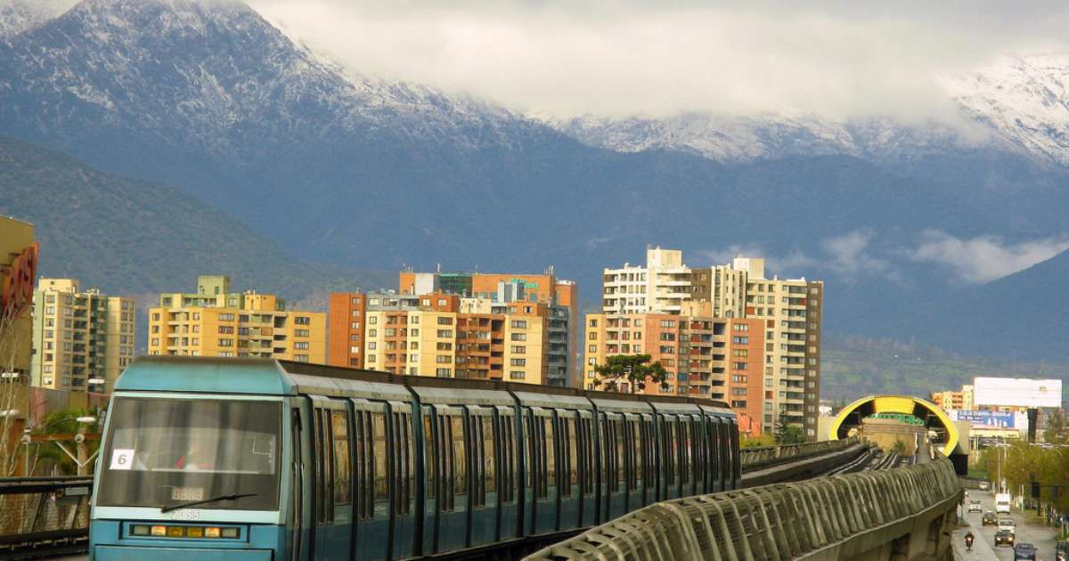 Metrô chileno tem 103 km de extensão e 108 estações
