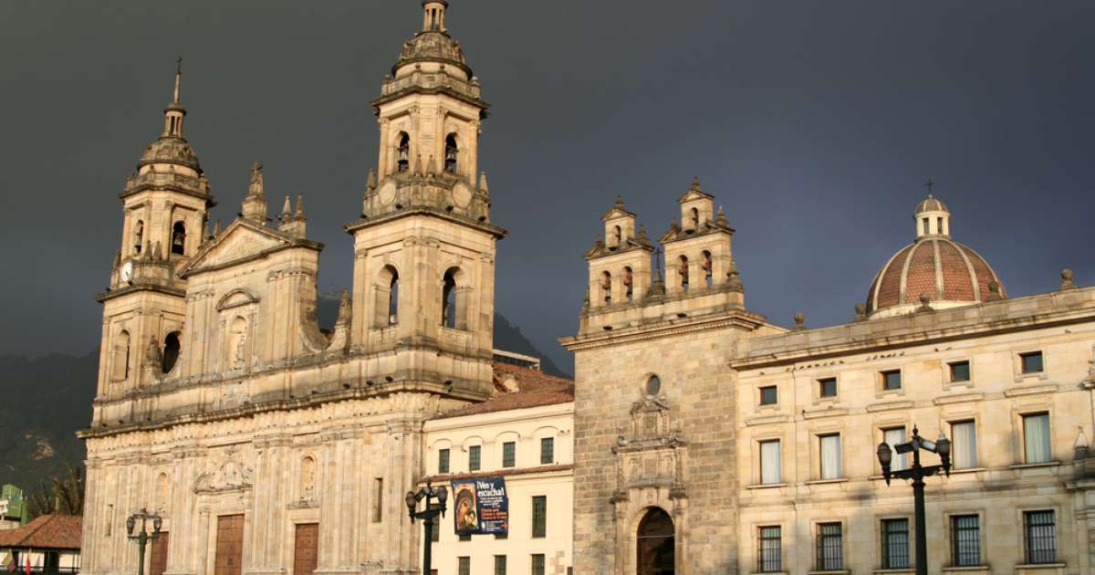 Ruas de Bogotá misturam história e edifícios imponentes